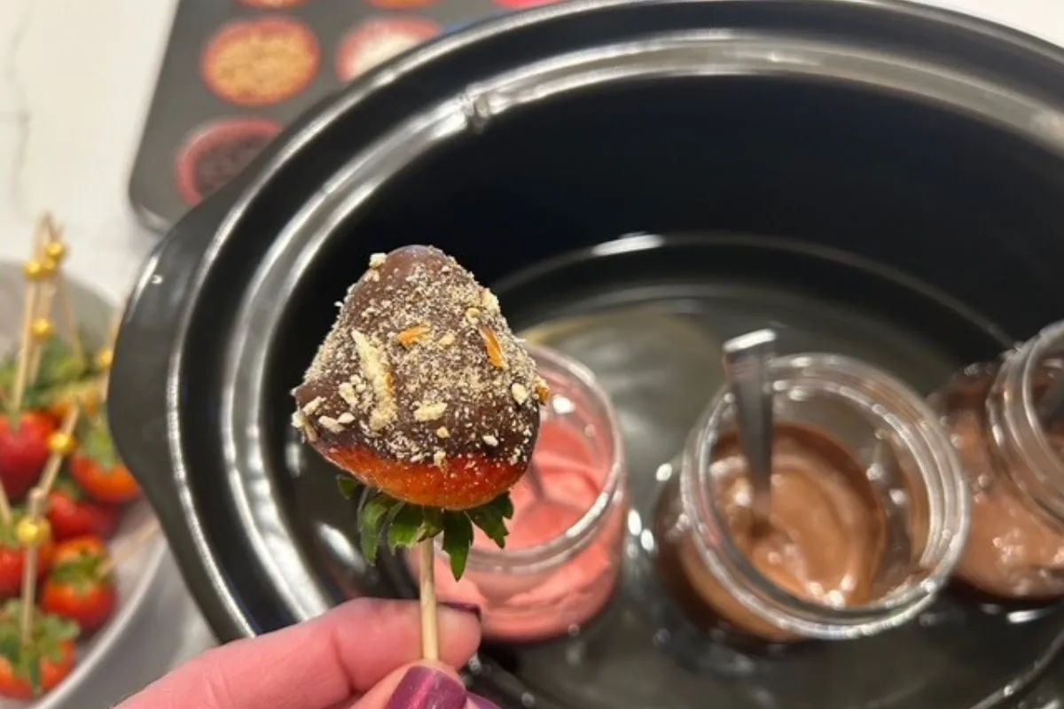 Easy DIY Chocolate Covered Strawberry Bar (The Sweetest Treat Ever!)